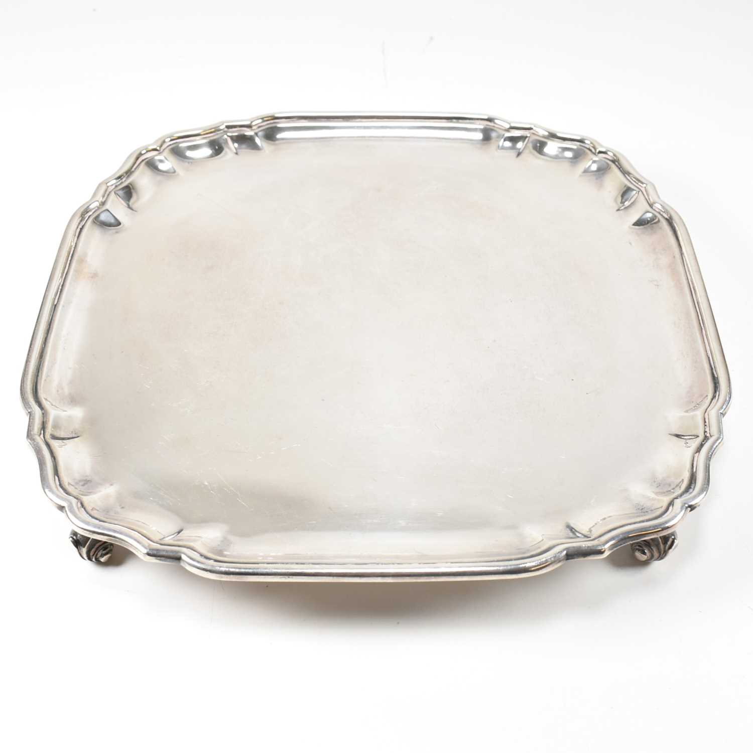 Lot 97 - GEORGE V LONDON 1917 HALLMARKED SILVER SALVER