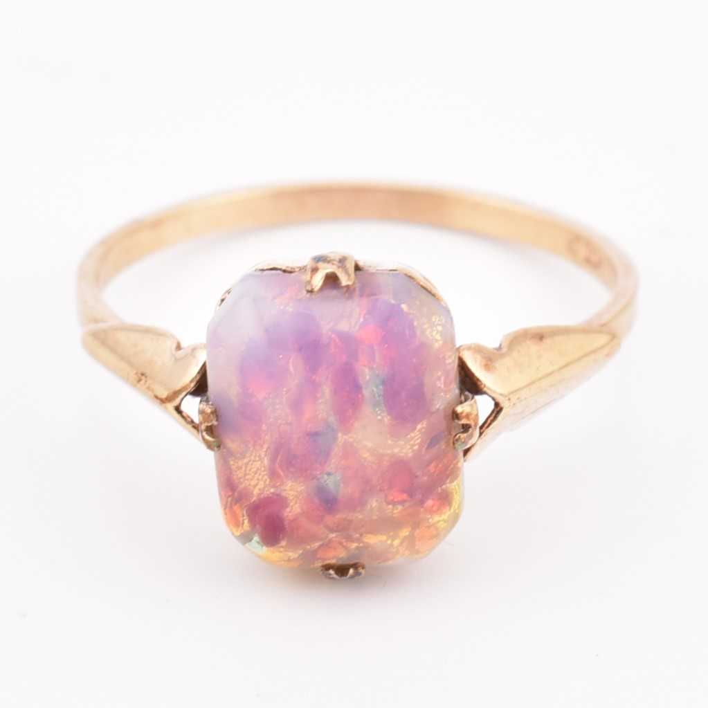 Lot 275 - 9CT GOLD & SLOCUM STONE RING