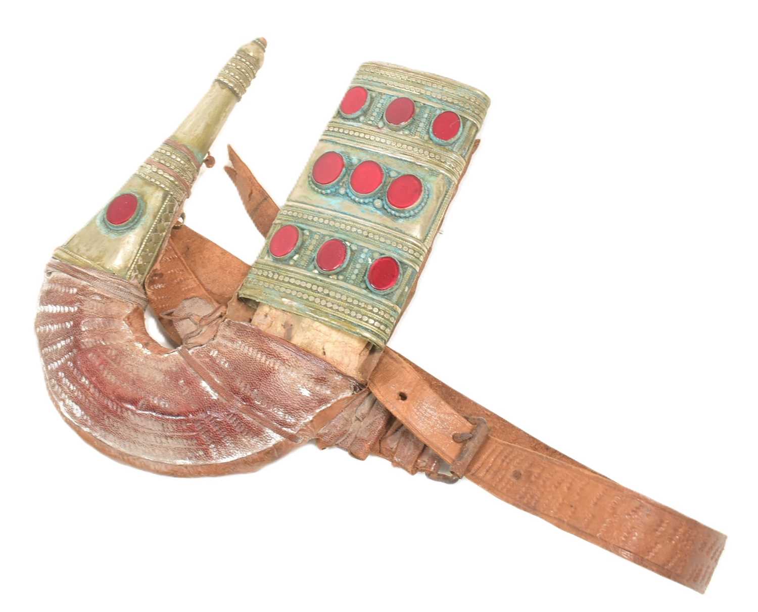 Lot 236 - SOUTH ARABIAN HADRAMAUT GUSBI JAMBIYA DAGGER