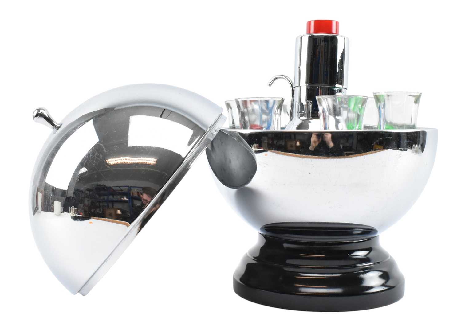 Lot 4 - MID 20TH CENTURY 1950S CHROME GLOBE COCKTAIL
