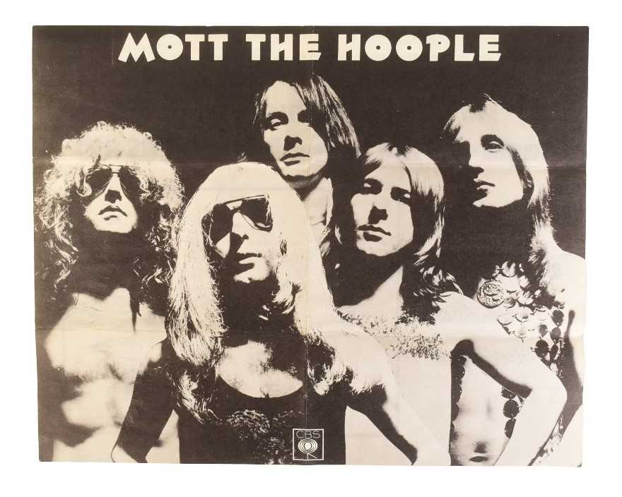 Lot 11 - MOTT THE HOOPLE - FULL BAND SIGNED CBS RECORD