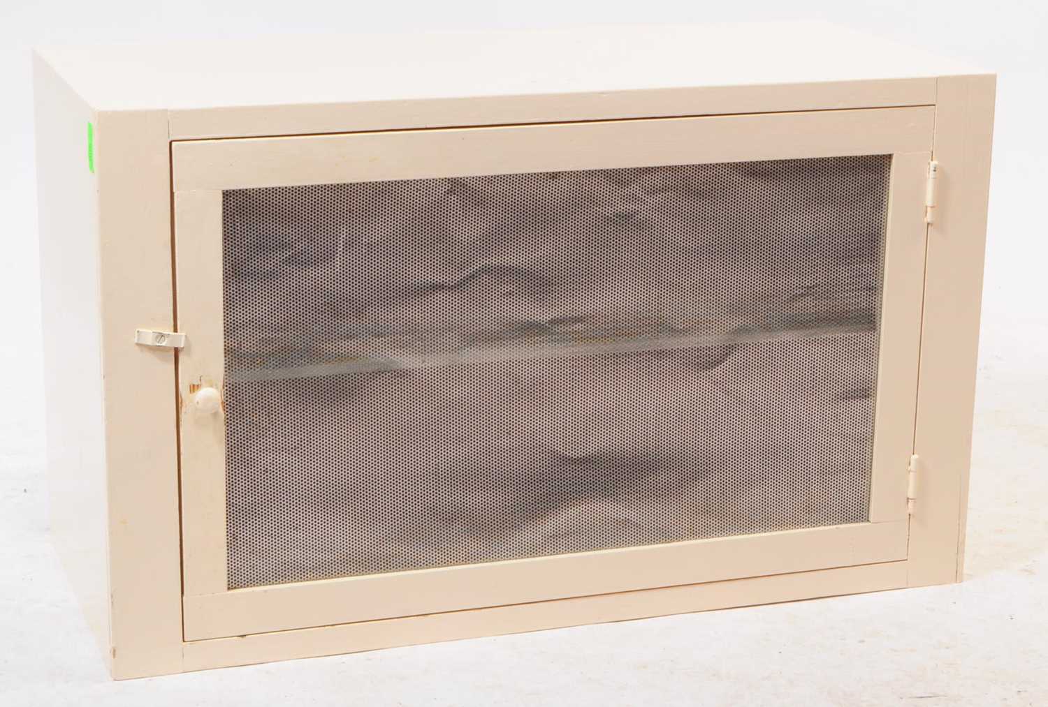 Lot 905 - EARLY 20TH CENTURY MEAT SAFE